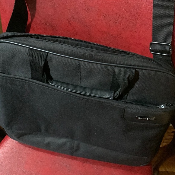 Samsonite | Other | Black Samsnite Computer Bag Looks Brand New | Poshmark